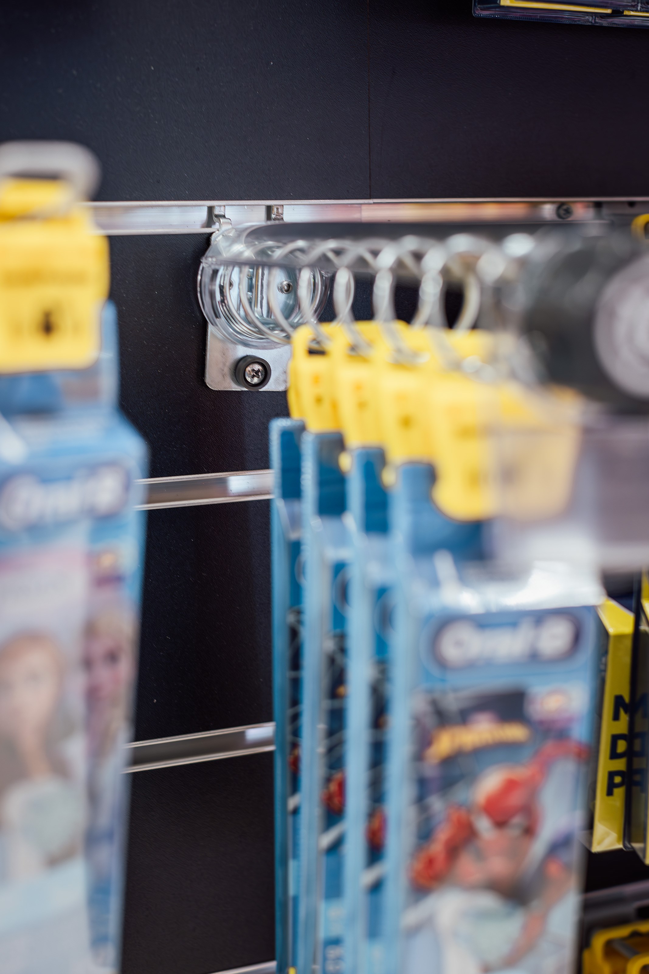 Anti-sweep spiral hook | HL Display