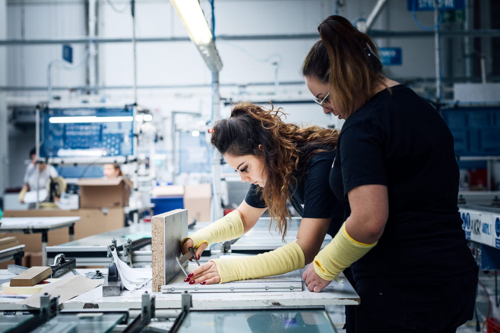 Corporate responsibility | HL Display